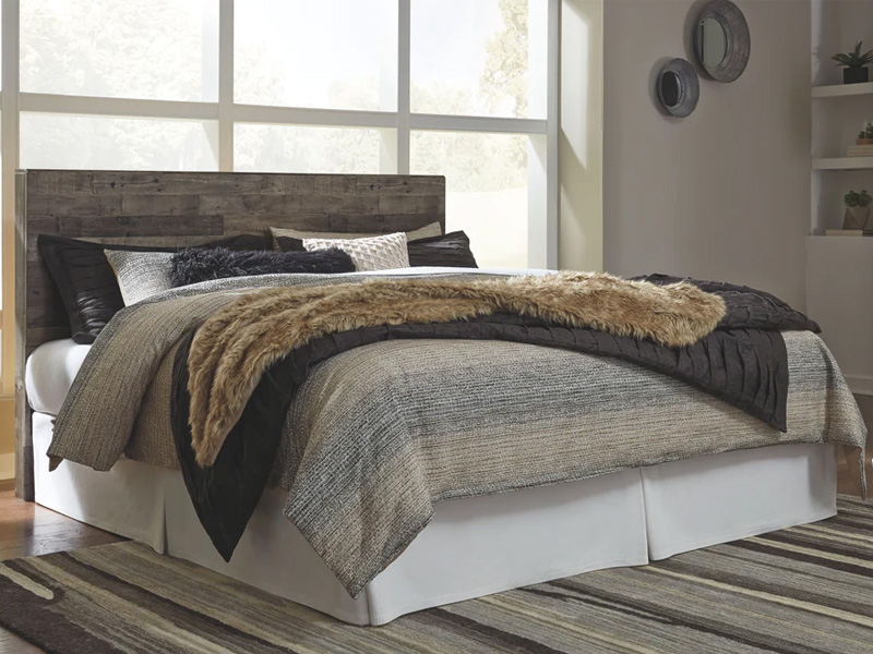 Benchcraft B200-46 Derekson 5-Drawer Chest